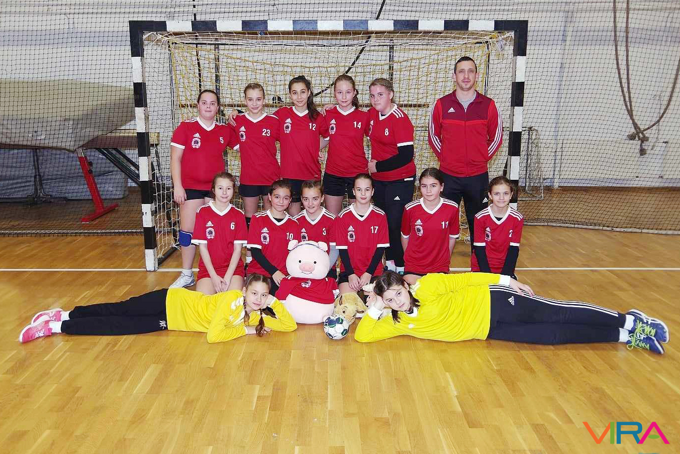 Az újonnan megalakult Kiskőrösi Kézilabda Sportegyesület U9-U10-es fiú kézisek edzője Dózsa ...